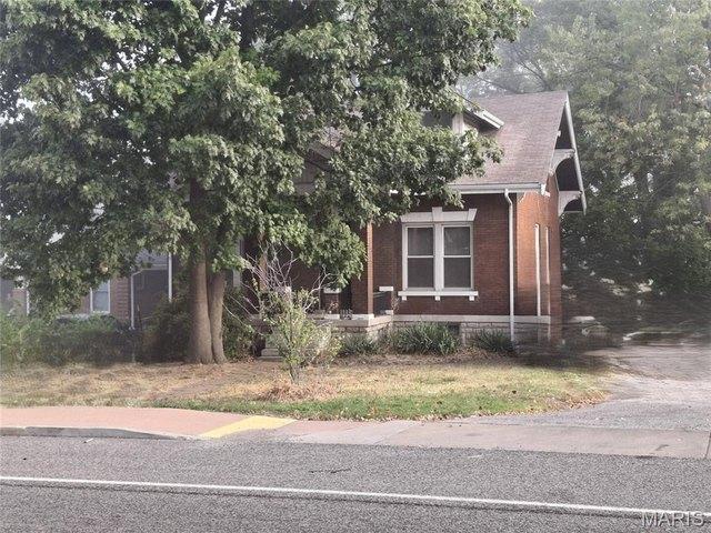 8209 Saint Charles Ln, Overland, MO 63114