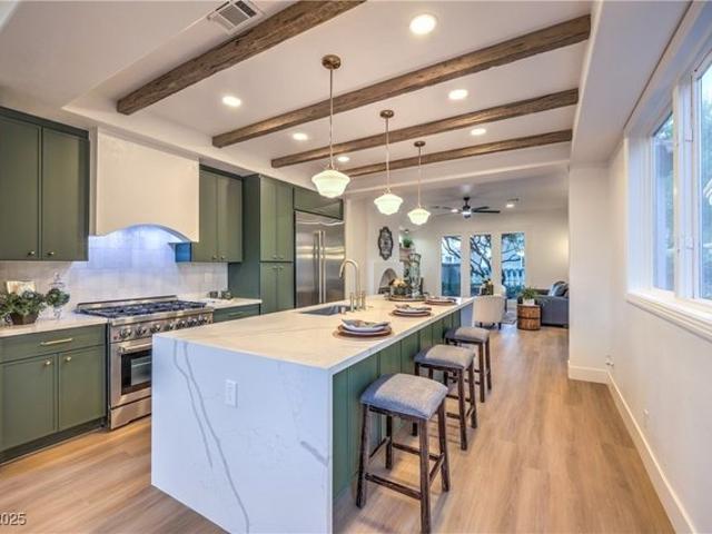 8200 Horseshoe Bend Ln, Las Vegas, NV 89113
