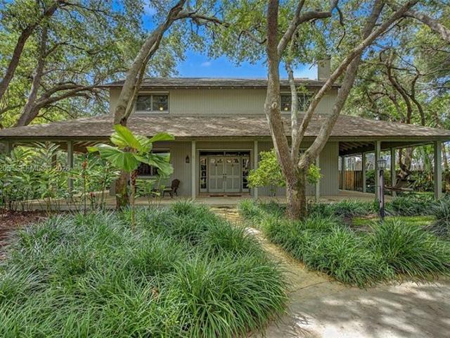 8200 SW 182nd St, Palmetto Bay, FL 33157