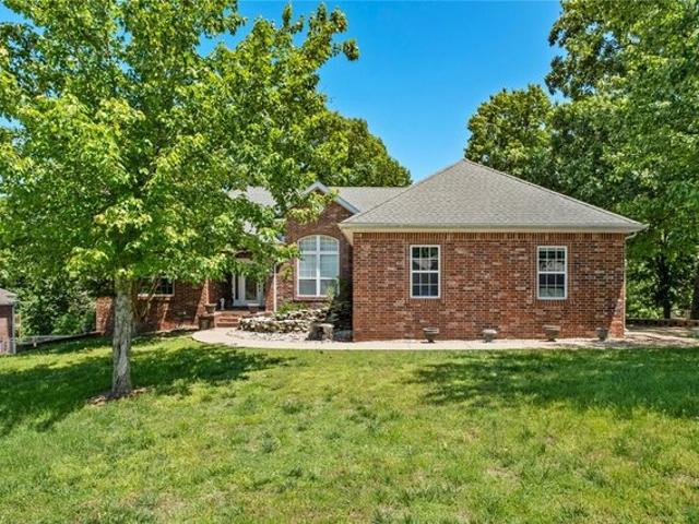 8200 Titleist Cir, Rogers, AR 72756