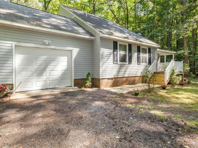 8201 Meandering LN