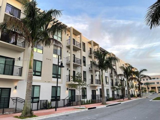 8201 NW 41st St #203, Doral, FL 33166