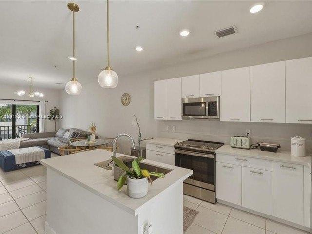 8201 NW 41st St Unit D205, Doral, FL 33166