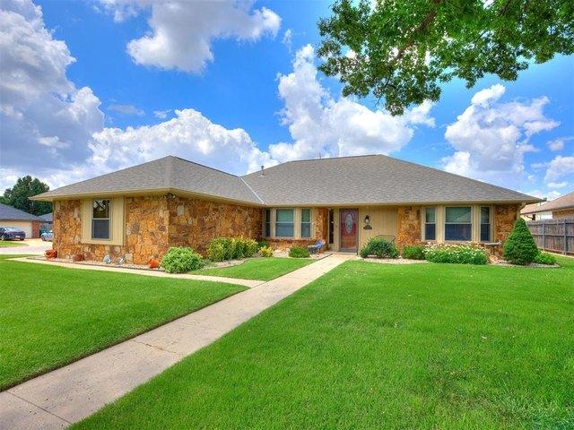 8201 Canna Ln, Oklahoma City, OK 73132