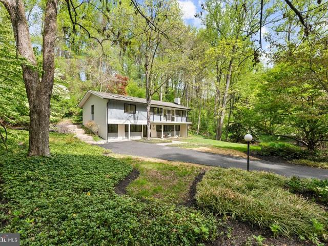 8201 Hamilton Spring Court