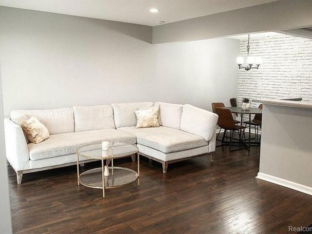 8201 Kennedy Cir Unit 3, Warren, MI 48093