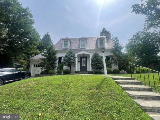 8201 Larry Pl, Chevy Chase, MD 20815