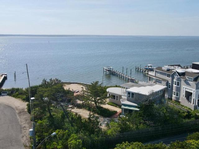 8202 Bay Terrace