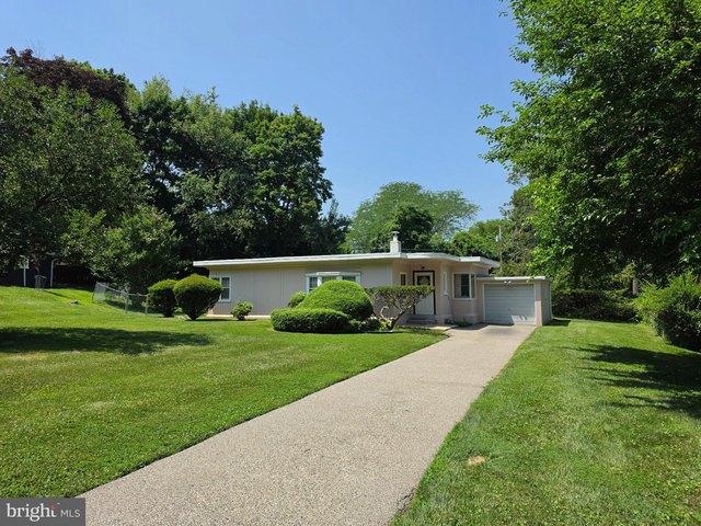 8202 Gladstone Rd, Glenside, PA 19038