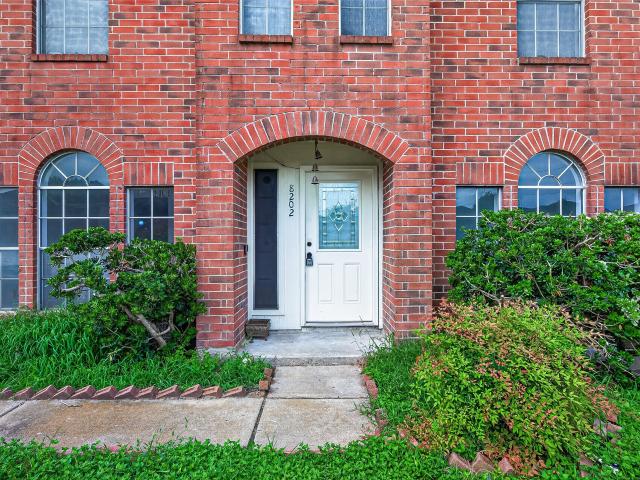 8202 Worthington Dr