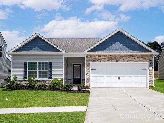 8203 Cravat Ct, Charlotte, NC 28215