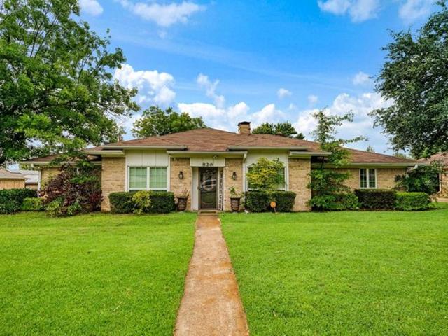 820 32nd St NE, Paris, TX 75460