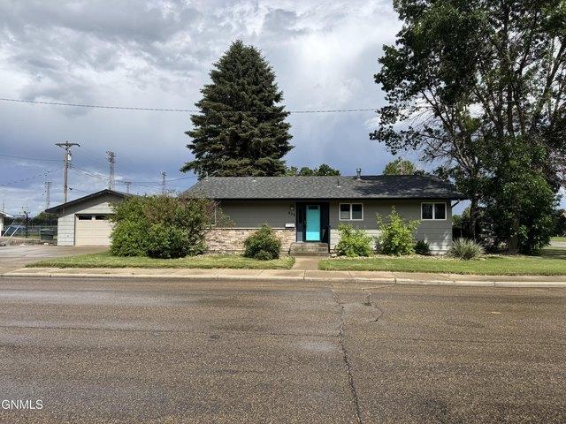 820 9th Ave SW, Sidney, MT 59270