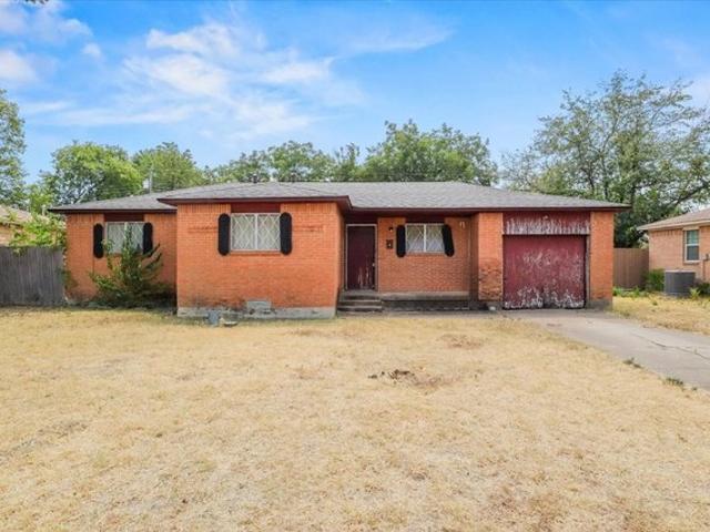 820 Colgate Dr, Lancaster, TX 75134