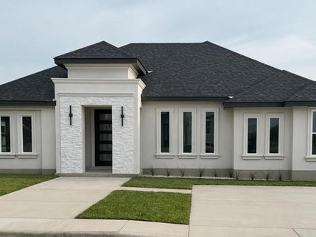 820 Ceniza Dr, Eagle Pass, TX 78852