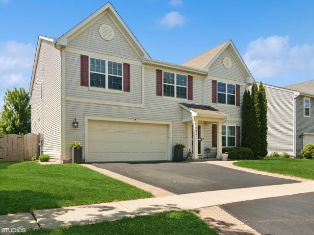 820 Chopin Place