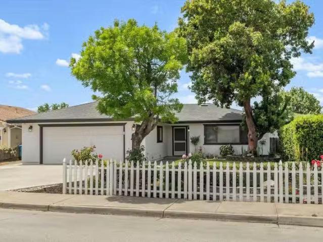 820 CLEARVIEW DR, HOLLISTER, CA 95023 Single Family Residence.
