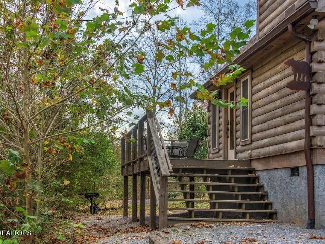 820 Crest View Dr, Gatlinburg, TN 37738 | MLS #1331 | Compass
