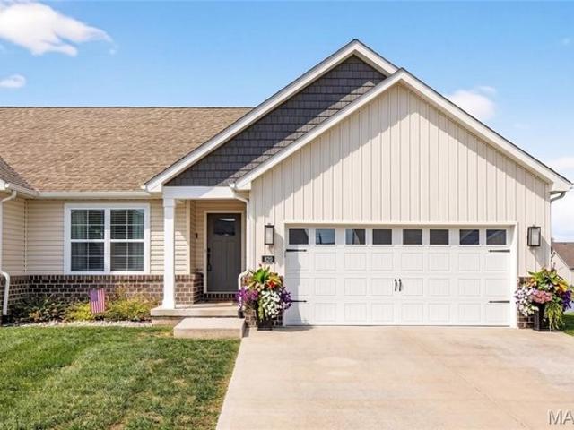 820 Applewood Creek Dr, Fairview Heights, IL 62208