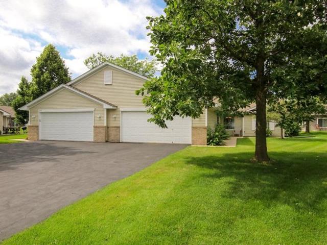 820 Greensview Ct NW, Hutchinson, MN 55350