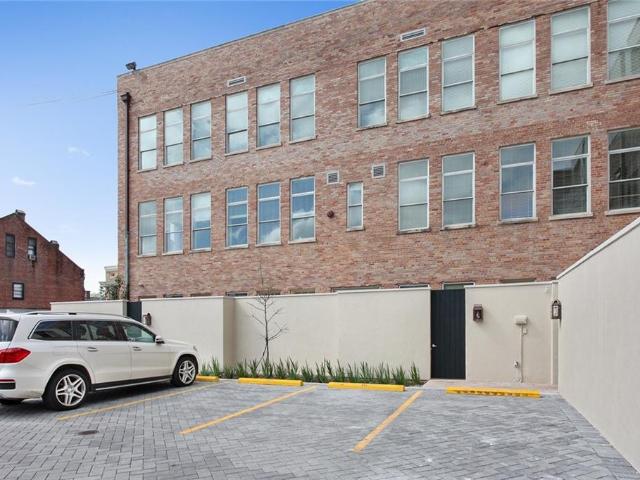 820 Dauphine Street # 209