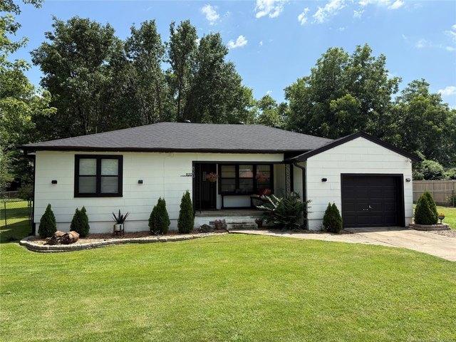 820 E Chickasaw Ave, Sallisaw, OK 74955