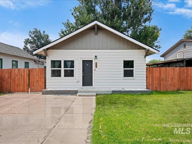 820 E Elgin St