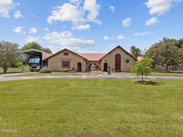 820 E F St, Rayne, LA 70578