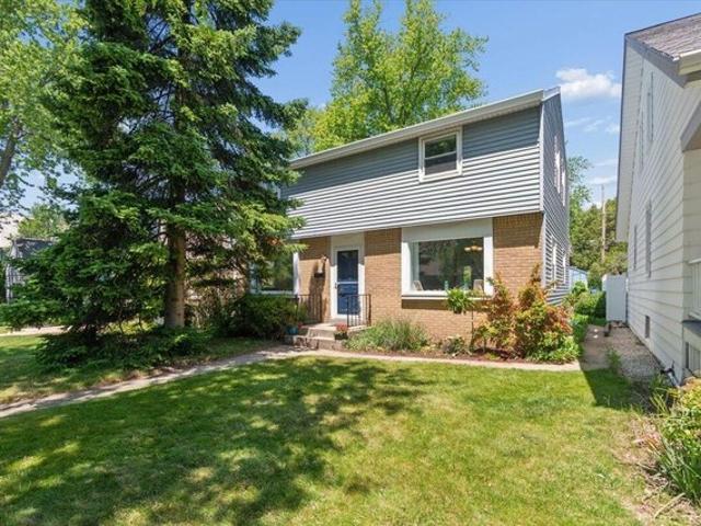 820 E Silver Spring Dr, Whitefish Bay, WI 53217