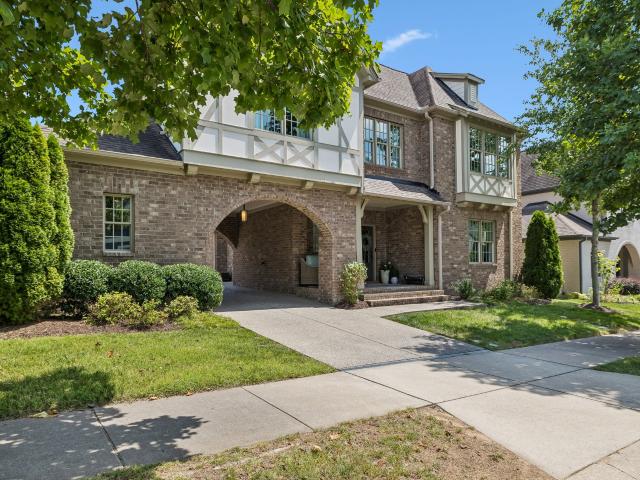 820 Fontwell Ln