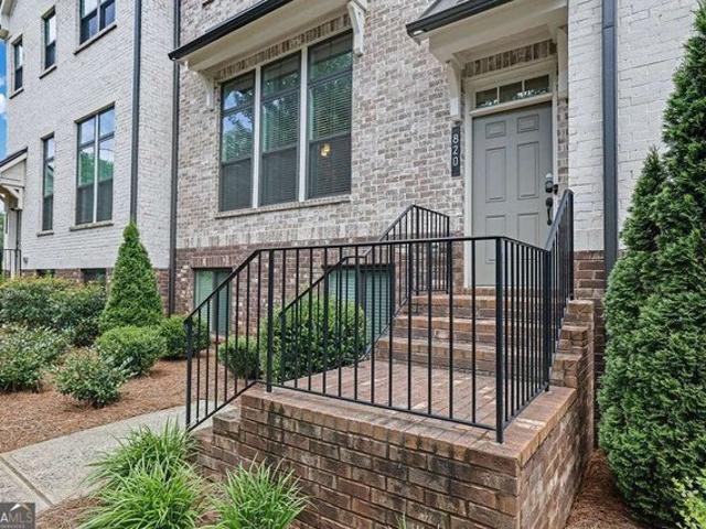 820 Fair View Cir, Roswell, GA 30076