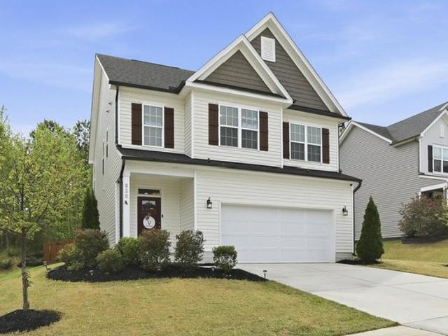 820 Logan Meadow Ct, Fuquay Varina, NC 27526