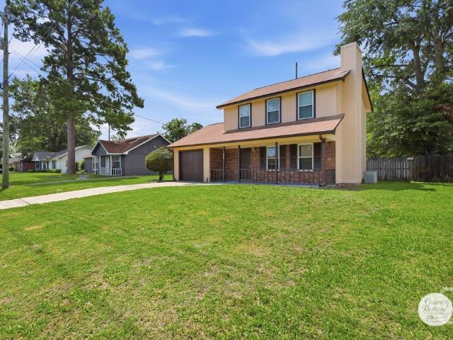 820 Lost Grove