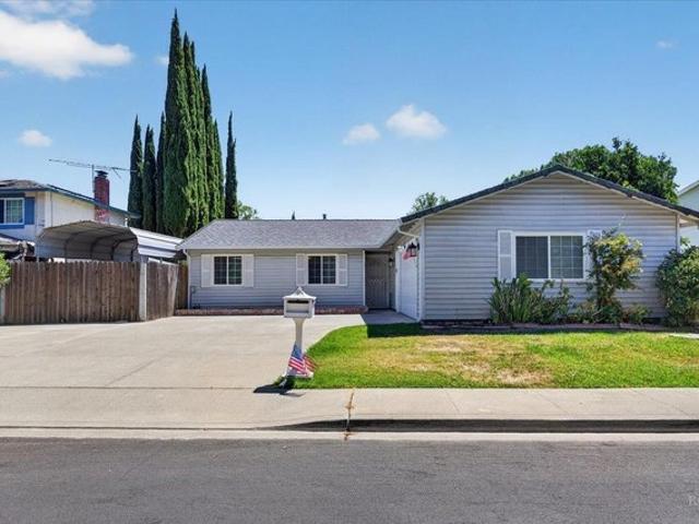 820 N Almond St, Dixon, CA 95620