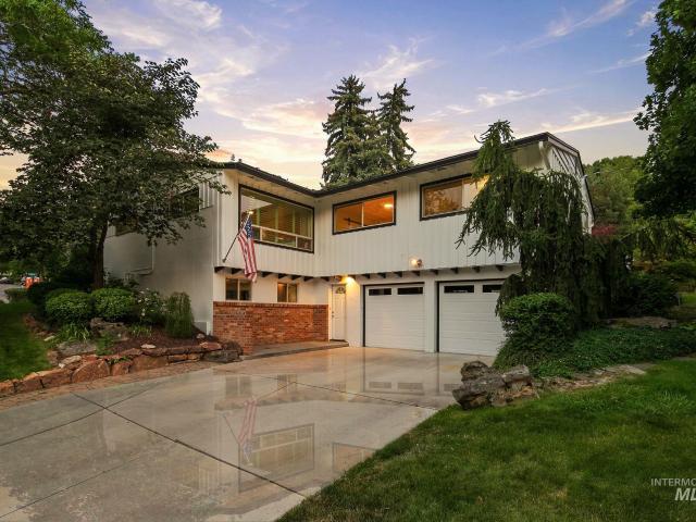 820 N Argyll Dr