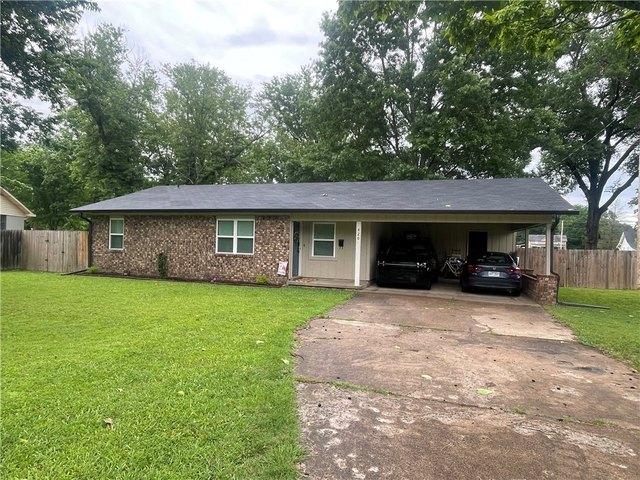 820 N Miller St, Clarksville, AR 72830
