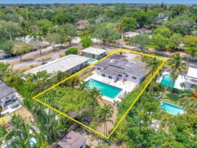 820 NE 115th St, Biscayne Park, FL 33161