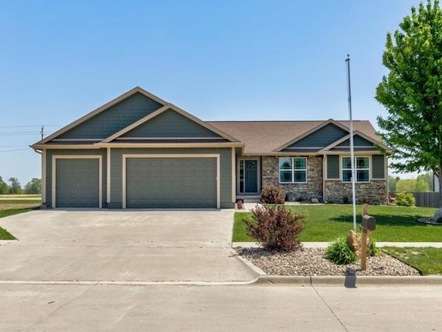 820 NW Spruce Ave, Earlham, IA 50072