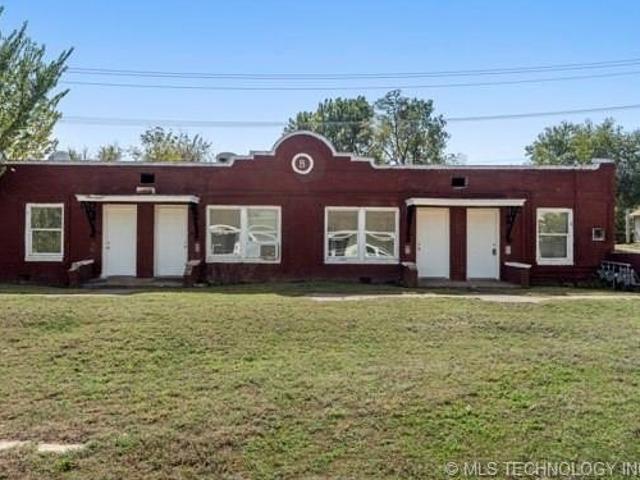 820 S 6th St, Ponca City, OK 74601