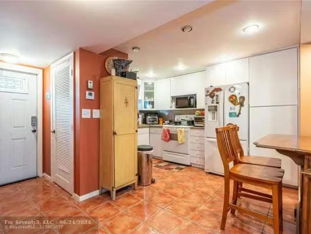 820 S HOLLYBROOK DR APT 101, PEMBROKE PINES, FL 33025 Condo/To.