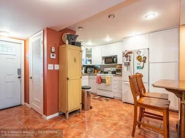 820 S Hollybrook Dr #101, Pembroke Pines, FL 33025 MLS F1044.