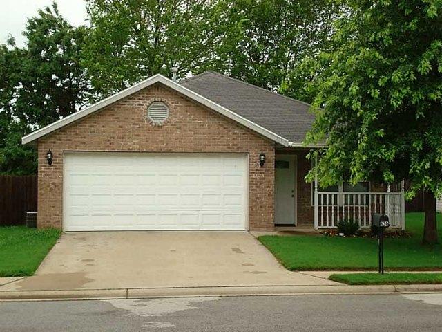 820 SE E Ct, Bentonville, AR 72712