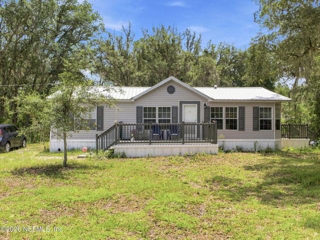 820 Selma Ave, Interlachen, FL 32148
