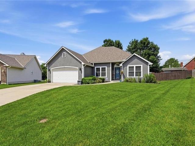 820 SW Benjamin Cir, Lee's Summit, MO 64081