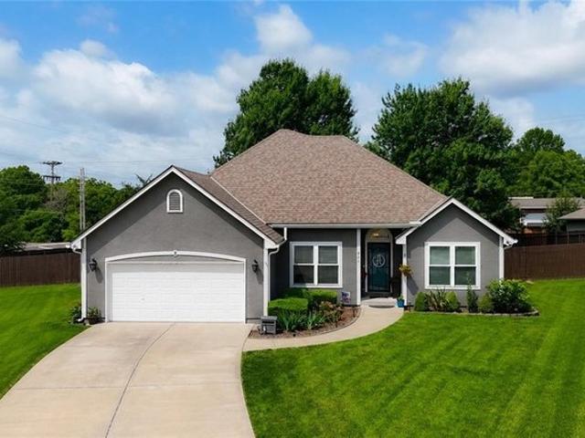 820 SW Benjamin Cir, Lee's Summit, MO 64081