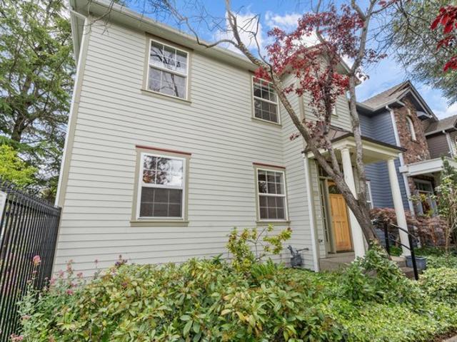 820 Park St, Ashland, OR 97520