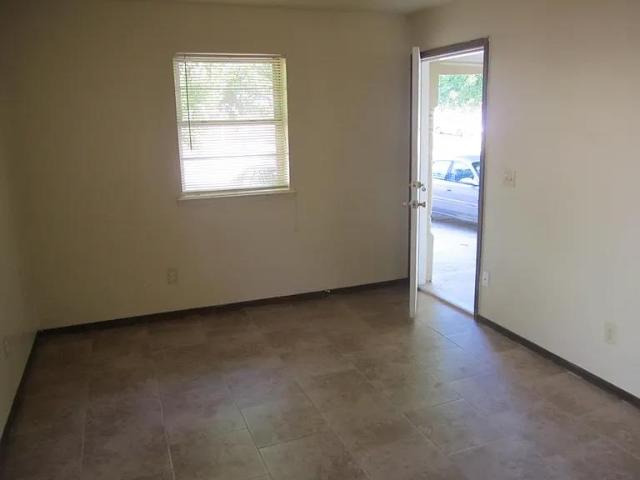 820 Russell Circle