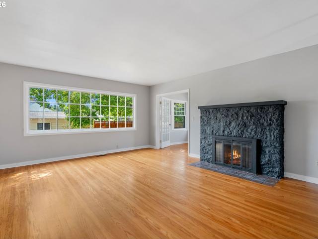 820 W 9TH ST