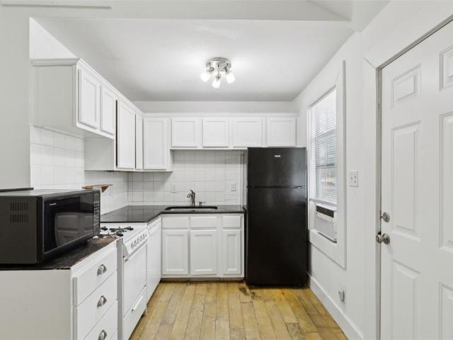 820 W 10th Street