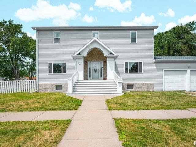 820 W Boston Ave, Monmouth, IL 61462